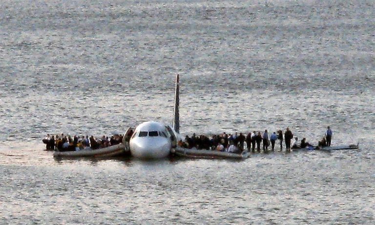 What led to the heroic landing of US Airways Flight 1549
